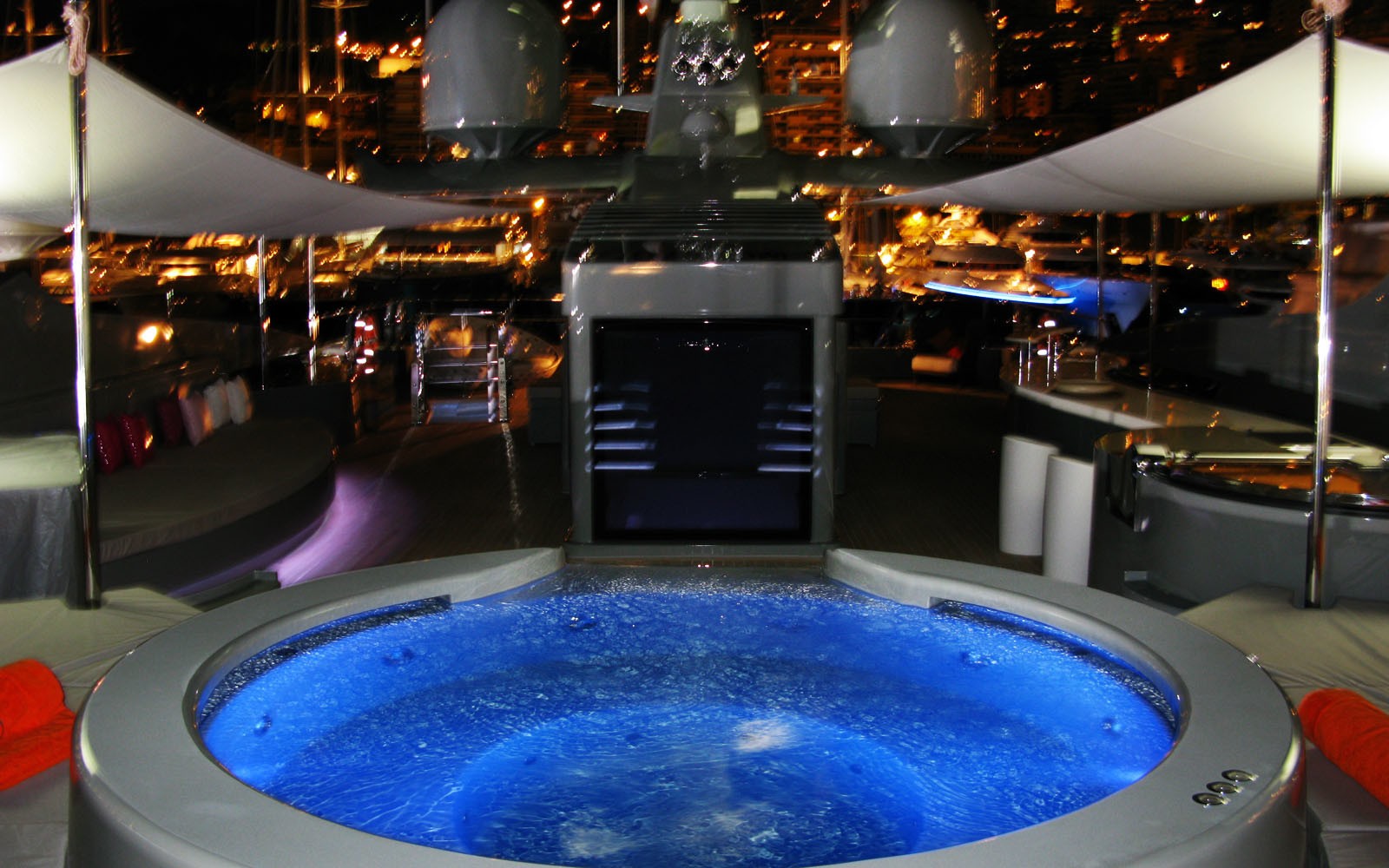 Yacht SEA FORCE ONE, Admiral | CHARTERWORLD Luxury Superyacht Charters